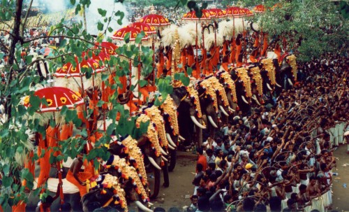 Thrissur Pooram (#1013873) - HD Wallpaper & Backgrounds Download