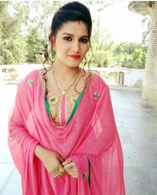 Sapna Chaudhary - Sapna Choudhary Age (#1021798) - HD Wallpaper ...