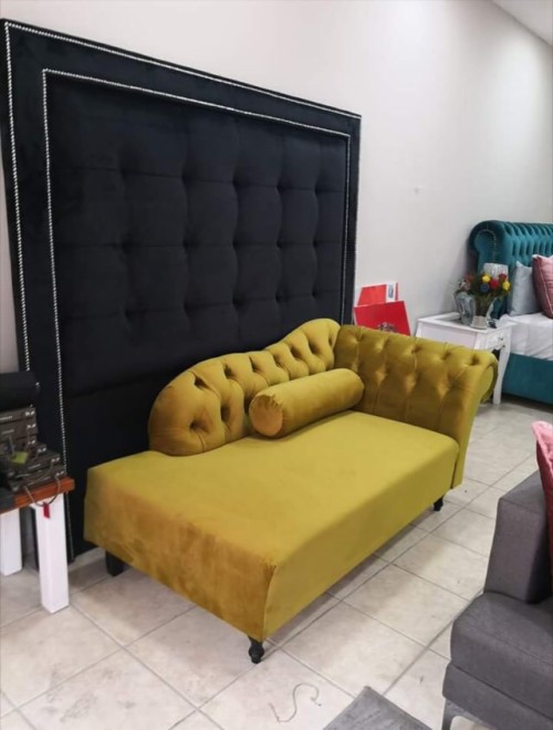 Studio Couch (#2619878) - HD Wallpaper & Backgrounds Download