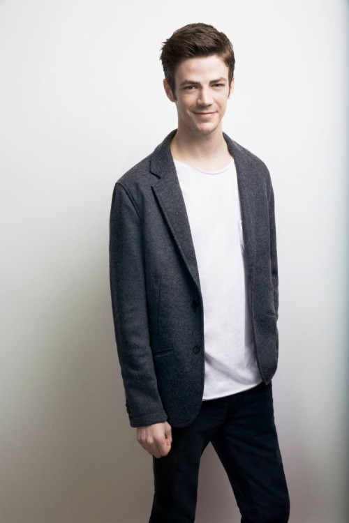 Grant Gustin Photoshoot 782757 - Standing (#1142040) - HD Wallpaper ...