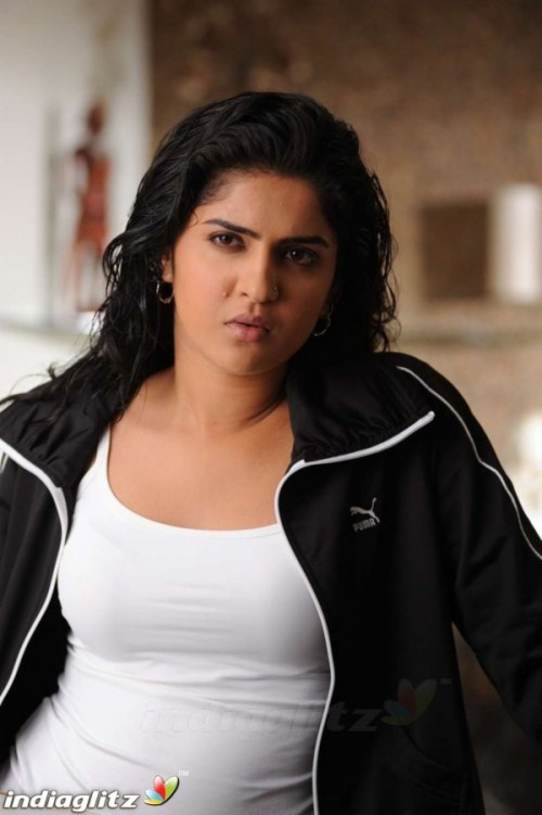 Deeksha Seth Hot Cleavage Photos High Resolution Photos - Deeksha Seth ...