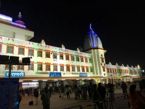 Varanasi Station At Night (#1363543) - HD Wallpaper & Backgrounds Download