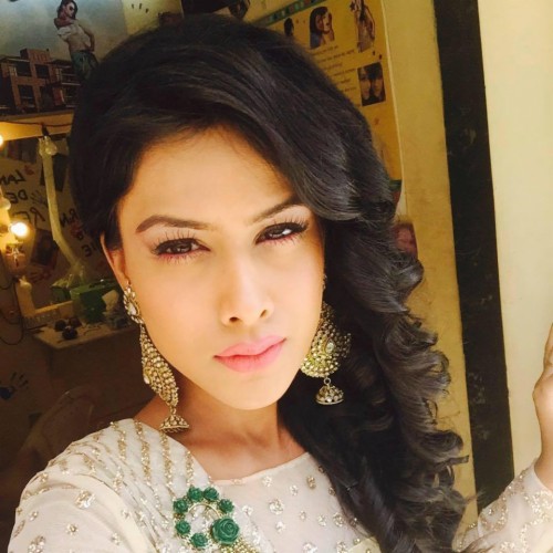 Nia Sharma Wallpaper (#1399178) - HD Wallpaper & Backgrounds Download