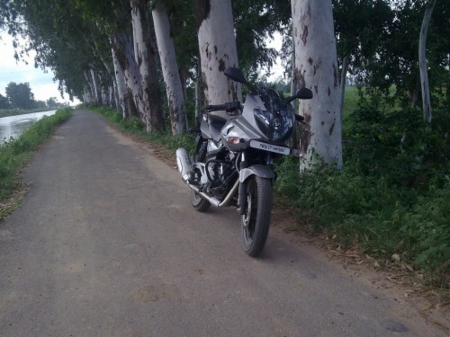 Pulsar 220 Bike Wallpaper (#1564671) - HD Wallpaper & Backgrounds Download