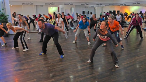 Zumba Fitness Hd (#1683275) - HD Wallpaper & Backgrounds Download