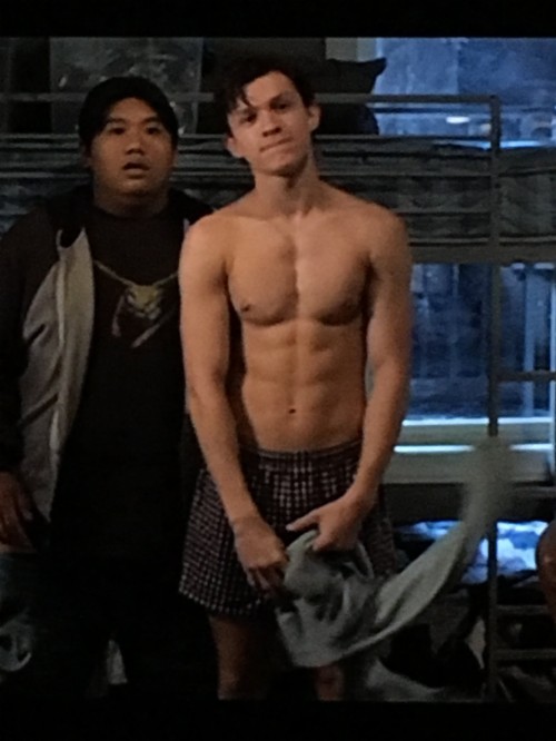 Tom Holland Spiderman Body (#1749825) - HD Wallpaper & Backgrounds Download