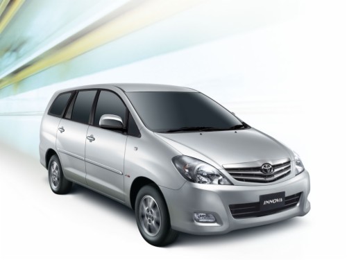 Innova Car Wallpaper 45 Wallpapers Source - Silver Toyota Innova 2015 ...