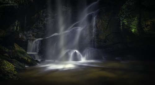 Similar Photos - Waterfall (#1895333) - HD Wallpaper & Backgrounds Download
