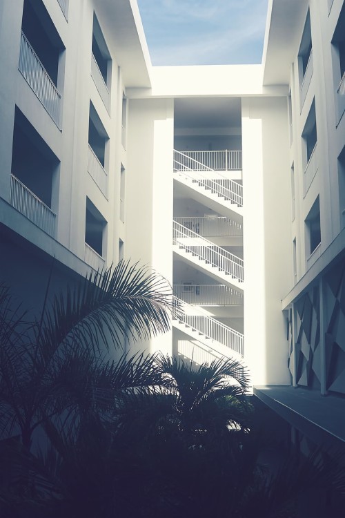 Commercial Building (#2446337) - HD Wallpaper & Backgrounds Download