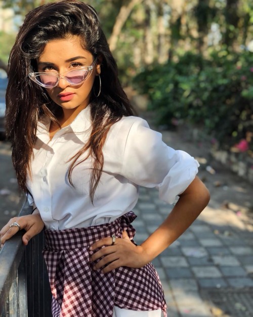 Cute Avneet Kaur Photo Download (#2454714) - HD Wallpaper & Backgrounds ...