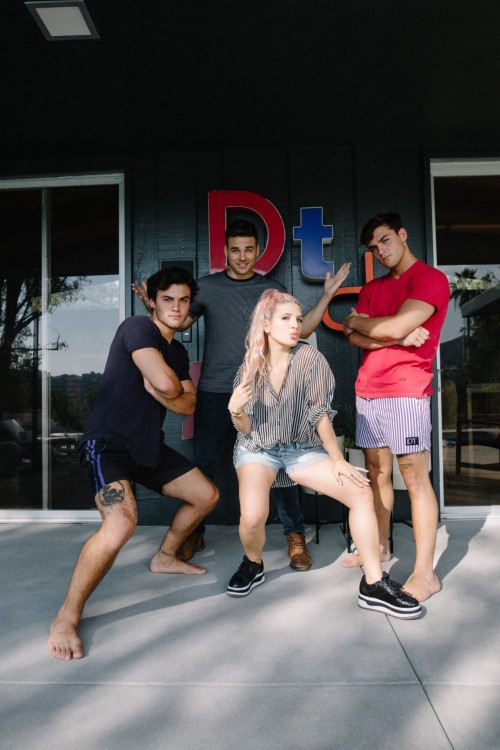 Molly Burke Dolan Twins (#2506714) - HD Wallpaper & Backgrounds Download