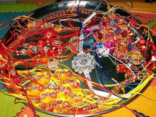 Rakhi On Dish For Raksha Bandhan Wallpaper - Craft (#2521122) - HD ...