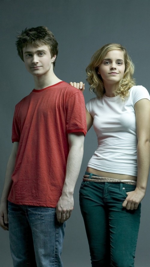 Emma Watson As Hermione Granger, Sitting On The Floor, - Harry Potter Cute Emma Watson (#3195911 ...