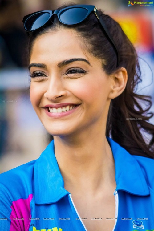 Cute Pictures Of Sonam Kapoor (#2932206) - HD Wallpaper & Backgrounds ...