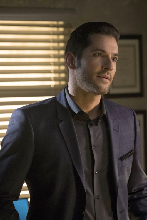 Tom Ellis Lucifer Wallpaper - Lucifer Morningstar Black Suit (#597208 ...