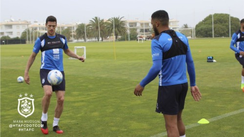 Kick Up A Soccer Ball (#180444) - HD Wallpaper & Backgrounds Download