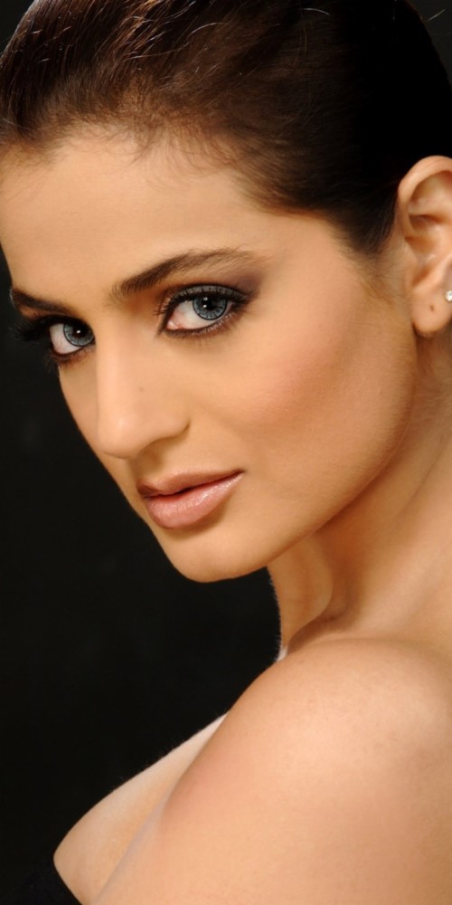 Amisha Patel Hd Laptop Background - Ameesha Patel (#668578) - HD ...