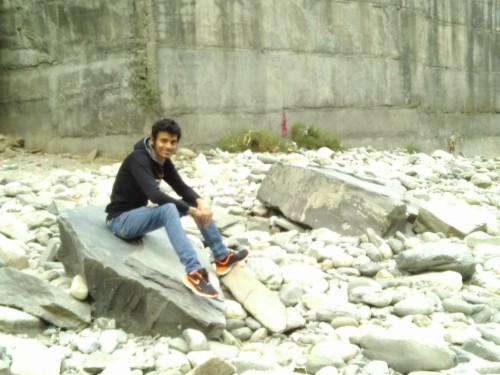 Sachal Tyagi Size - Sitting (#724925) - HD Wallpaper & Backgrounds Download