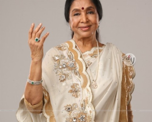 Asha Bhosle On The Set Of Indian Idol 6 Size - Asha Bhosle Singer ...